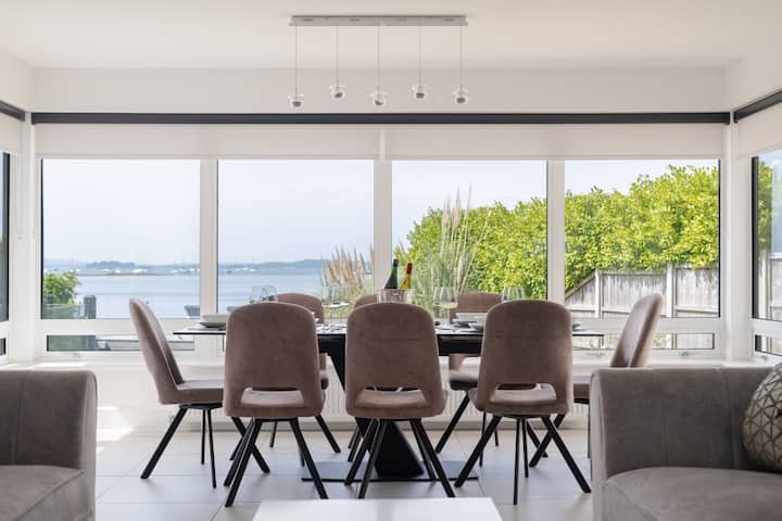 Luxury Four Bedroom Waterfront Home - Poole