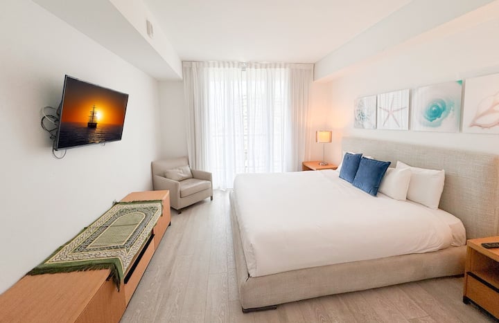 001 Astonishing @Beachwalk One Br Apartment - Aventura, FL