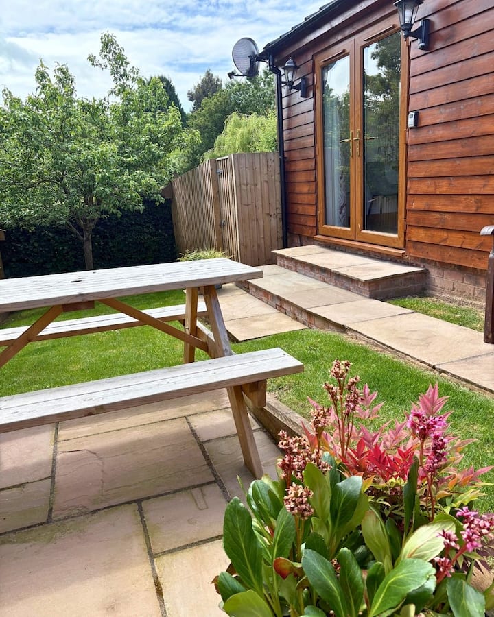 Lavender Cabin At The Glasshouse Inn, May Hill - Forest of Dean