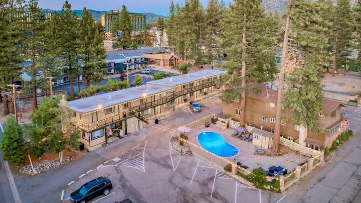 Spacious 2 Bedroom 2 Bath Next To Lake/ski Village - South Lake Tahoe, CA