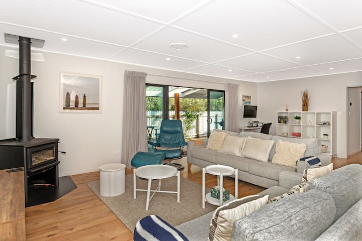 100m To The Ocean, Bbq Ready & Super King Bed - Gisborne