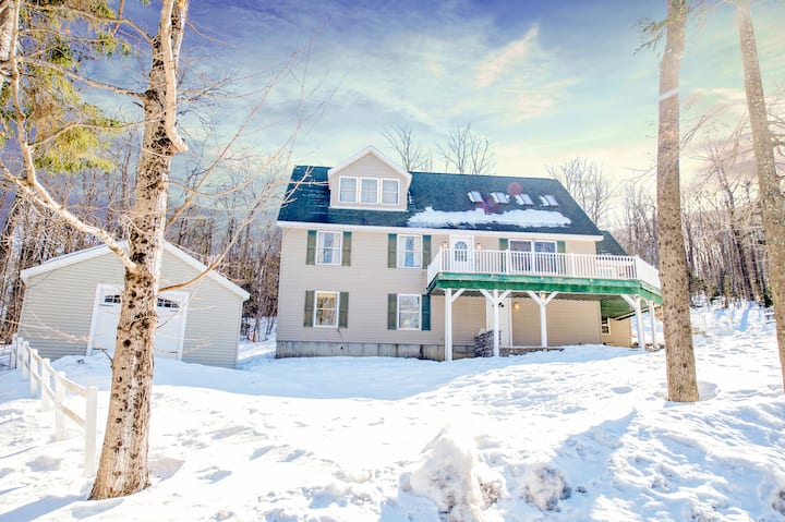 Family Ski Getaway- 11minmtsnow-hottub-gamerm - Vermont