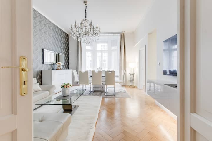 Luxury Riverside Apartment In The Center Of Prague - Prag