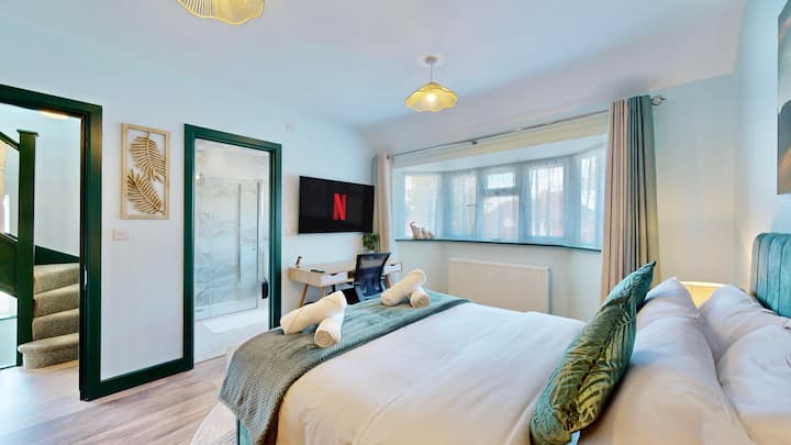 Modern High Spec 5 Bed Home By Wembley Stadium. - Acton - London