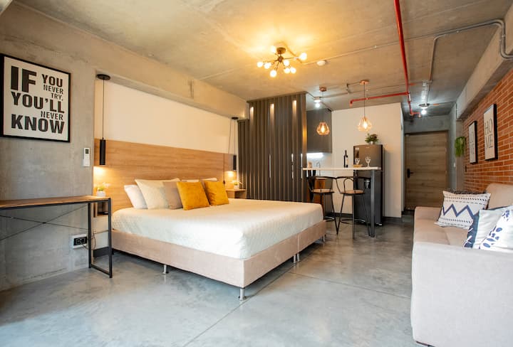 Modern Loft In Medellín: A/c , Wifi 500 ,King Bed - Medellín