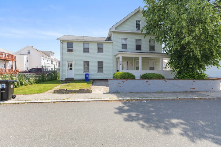 Cozy&spacious 6br Home In Malden With Window Ac - Revere, MA