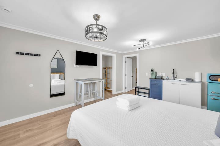 Comfort Suite @ Dry Dock Inn Pools & Beach - Carolina Beach, NC