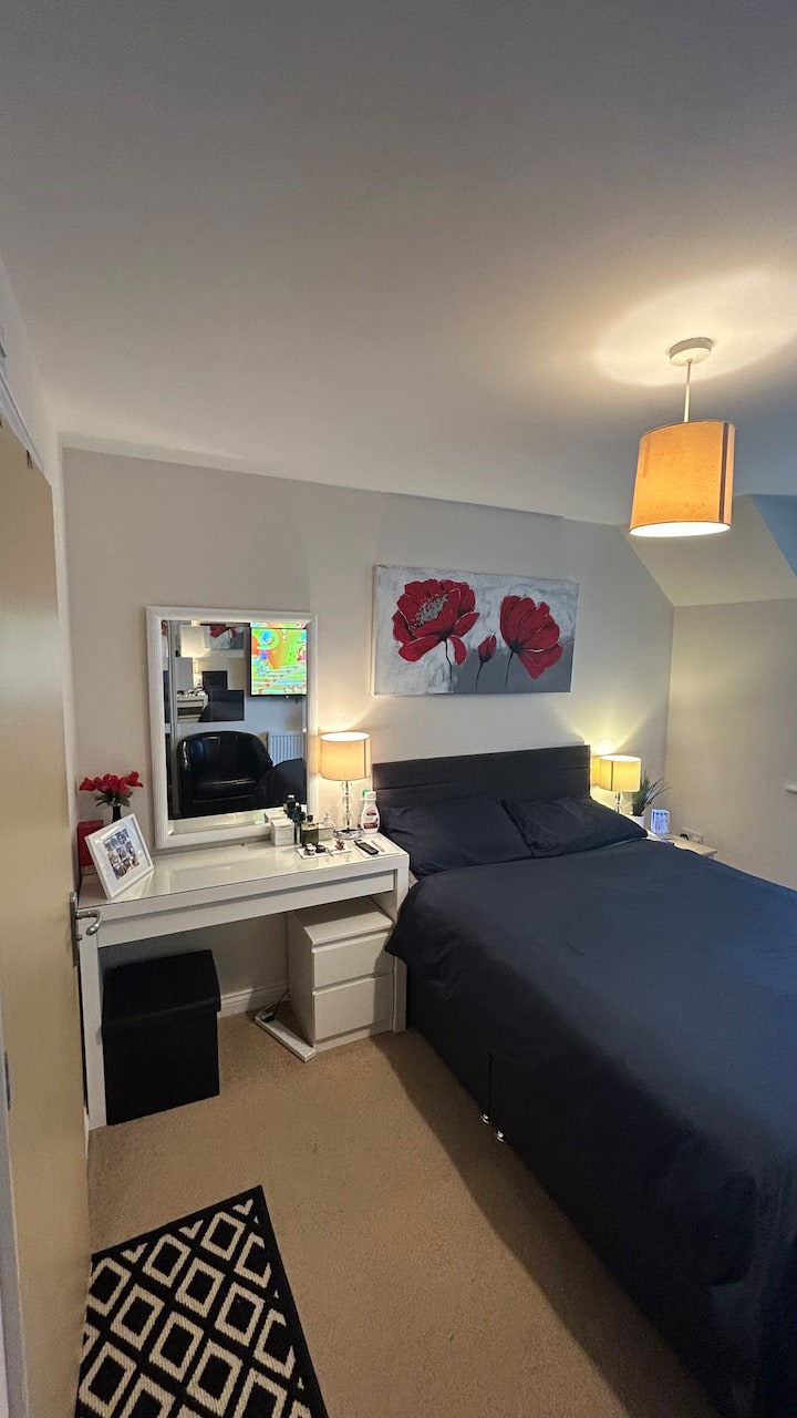 En-suite Bedroom In A Spacious Apartment - Warrington