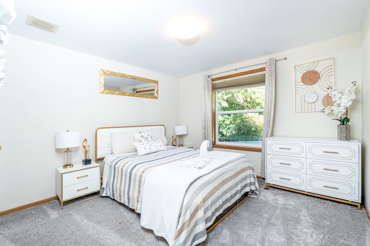 Executive Villa: Scenic Views - Marysville, WA