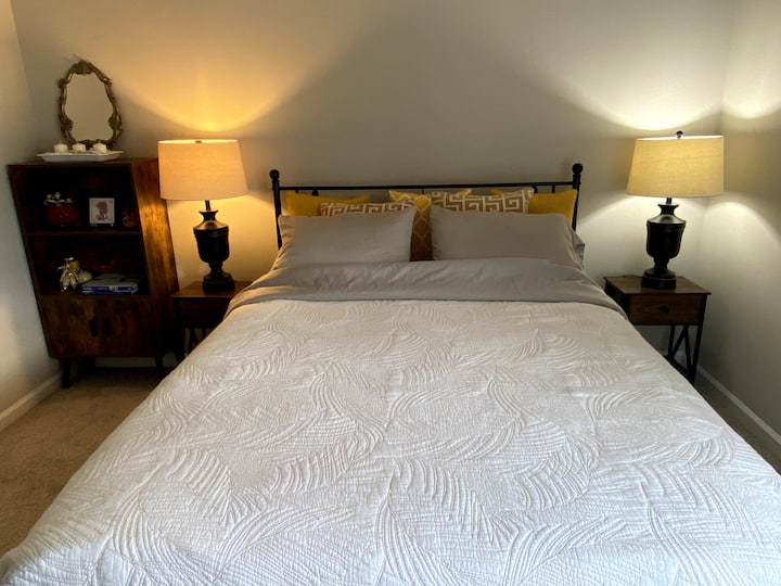 Large Private Room Near Downtown - Columbia, SC