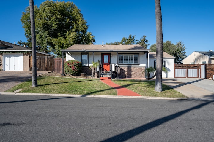 Cozy Mid-century Charmer | Huge Backyard | Firepit - Spring Valley, CA