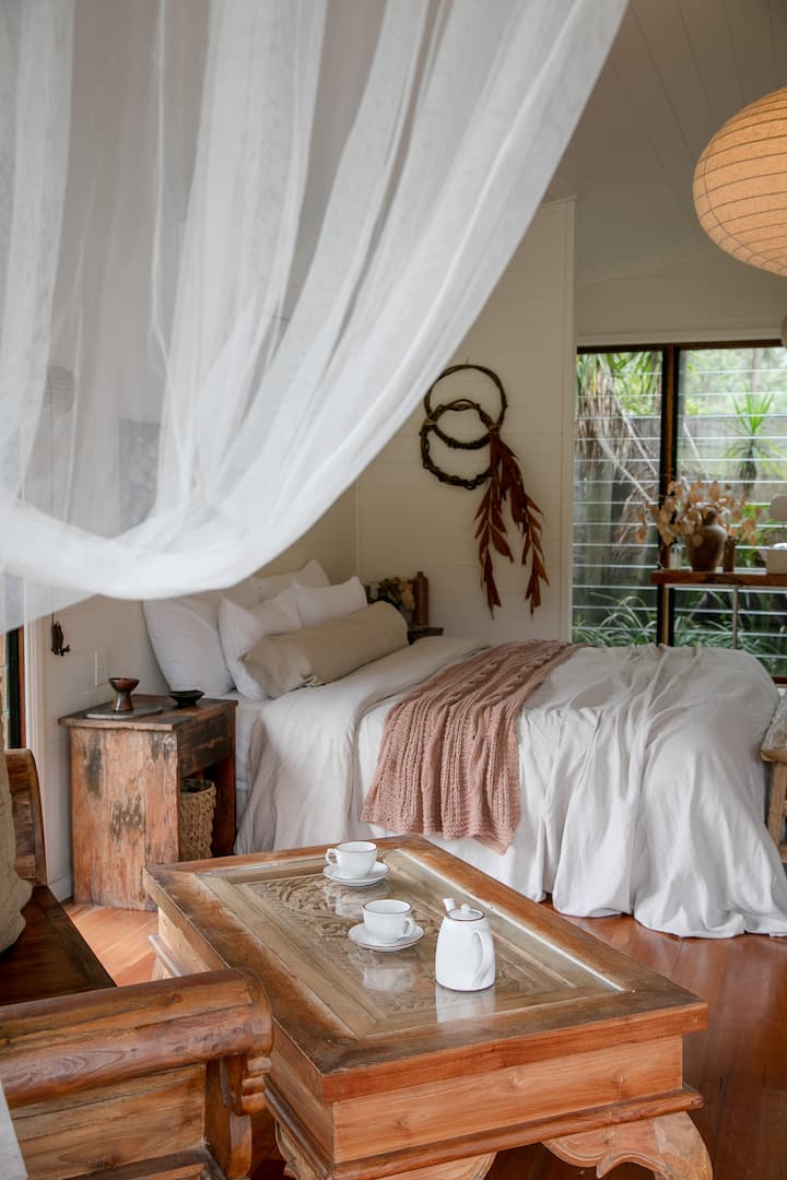 Tranquil Overwater Boathouse Stay | Pooch Friendly - Hunter Valley