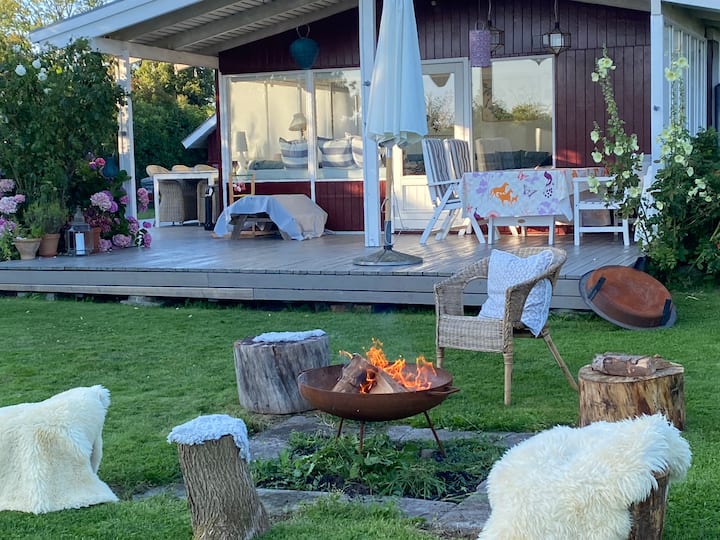 Rødt Træsommerhus-tæt Ved Vandet - Danimarka