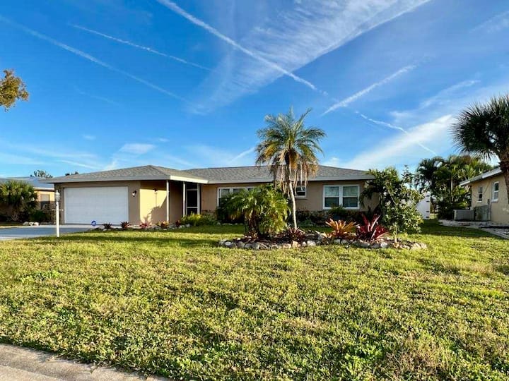 Rotonda Pool Oasis Near Beaches | Sleeps 9 - Manasota Key, FL