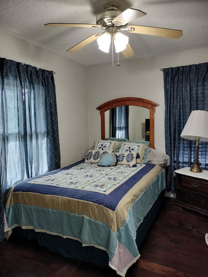 4br/2bath Independence House Near Arrowhead - Independence, MO