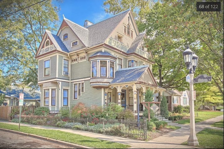 Charming Historic Victorian Home-central Location - Champaign, IL