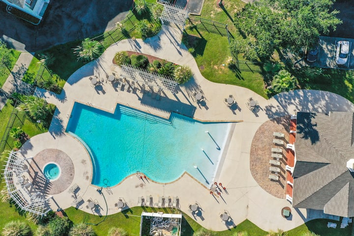 Family Beach Escape | 2 Min To Beach, Pools - Gulfport, MS