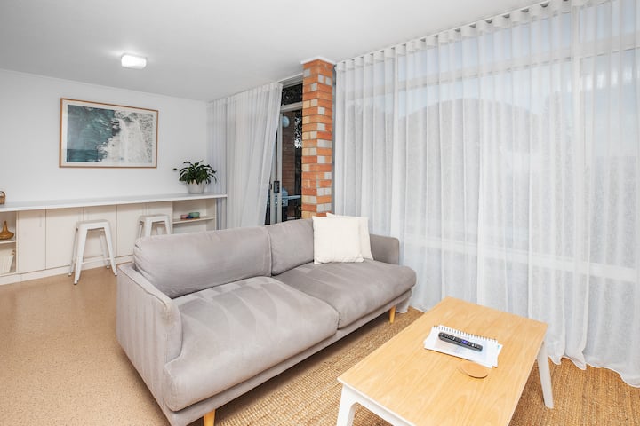 One Mile Studio - 70s Style Ocean Escape - Forster