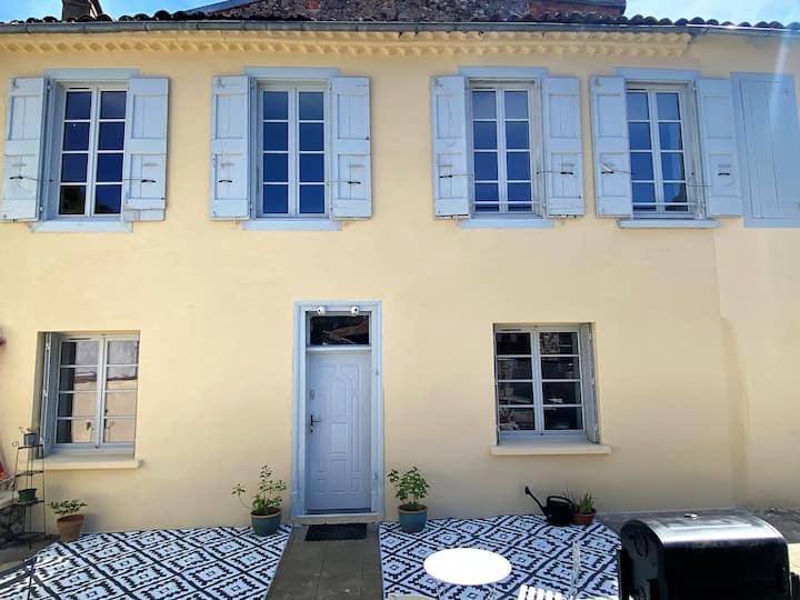 Plein Centre Parking Sur Place, Jardin, 4 Chambres - Foix