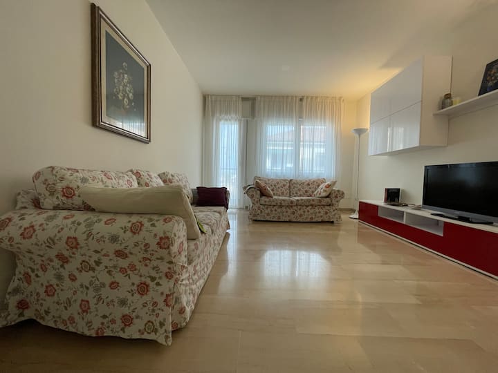Giovigemini Apartment    A 2 Passi Dalla Stazione - 트레비소