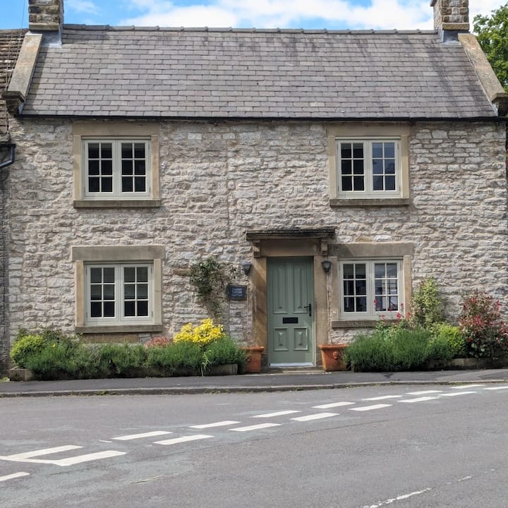 Superking Bed, Peak District, Village Location - Castleton
