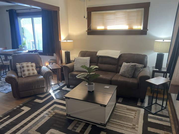 Cozy Historic East Hill Charmer - Eau Claire, WI