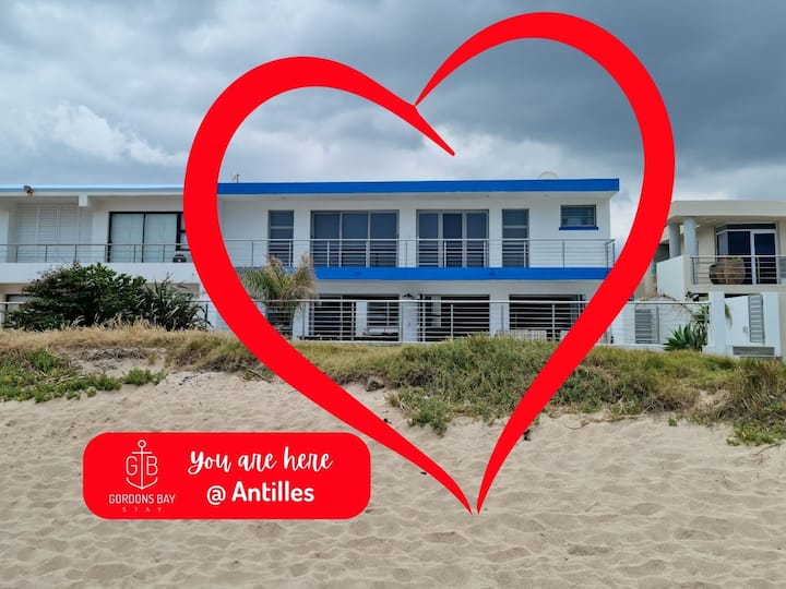 Spacious 6 Bedroom Villa On The Beach For 12 - Le Cap