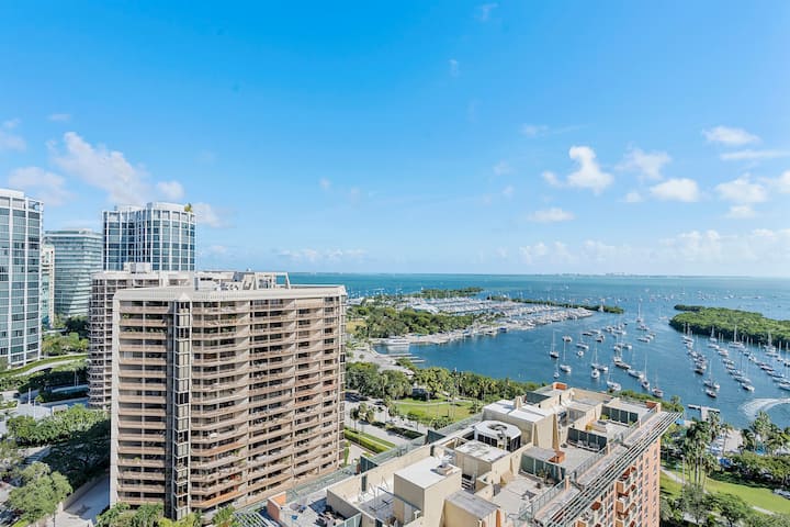 Lux Double King Bay View Room, Free Parking & Pool - Miami, FL