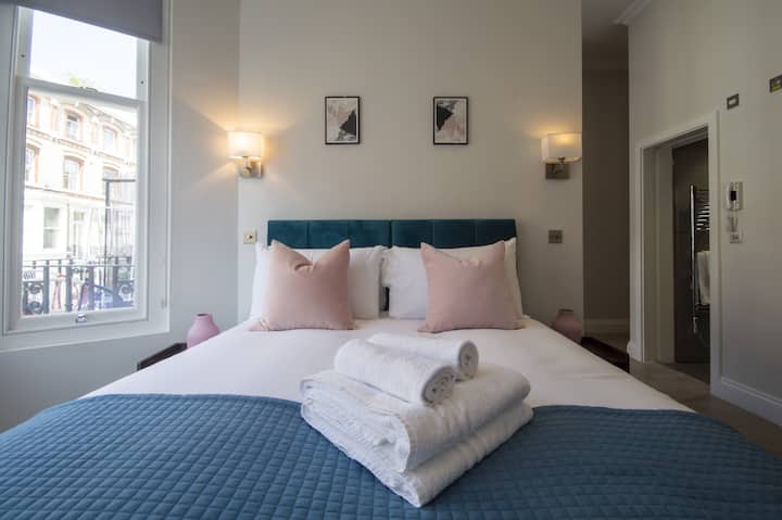 Beautiful One Bedroom Manhattan Apartment - London