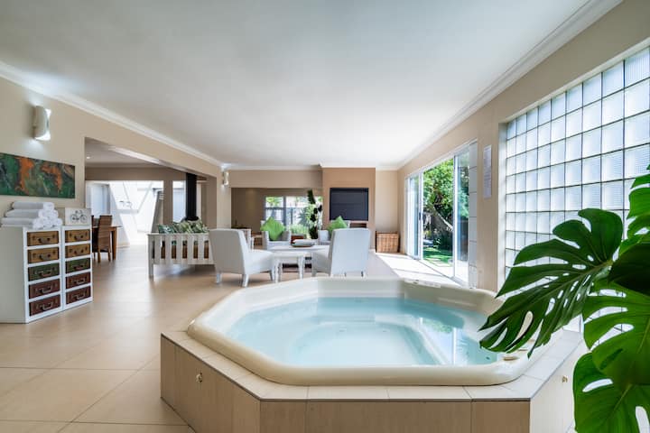 Gem With Indoor Jacuzzi - Kaapstad