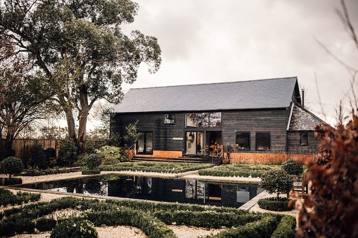 The Barn House - Basingstoke