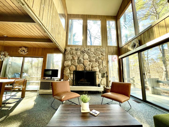 North Conway Retreat: Pool | Tennis | Game Room! - North Conway, NH