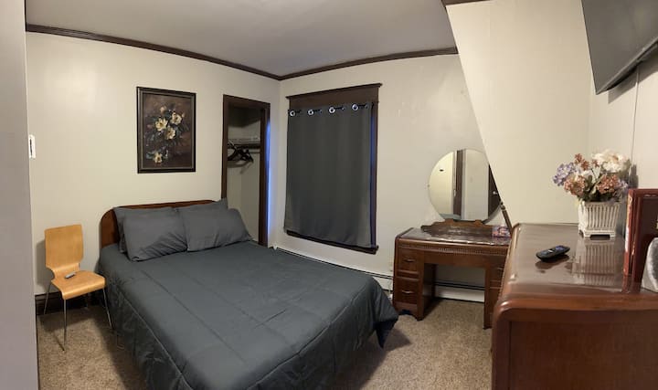 Exclusive Bedroom With Private Bathroom Sw Room - Wyoming, MI