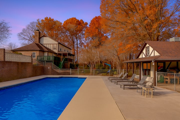 Spacious Estate - Pool, Games, Karaoke, Sleeps 16! - Thomasville, NC