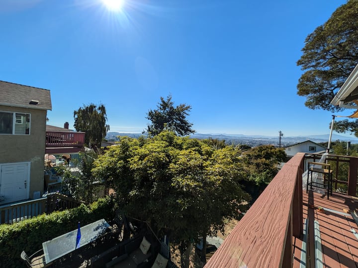 Unique Gem Behind Art Studio - El Cerrito, CA