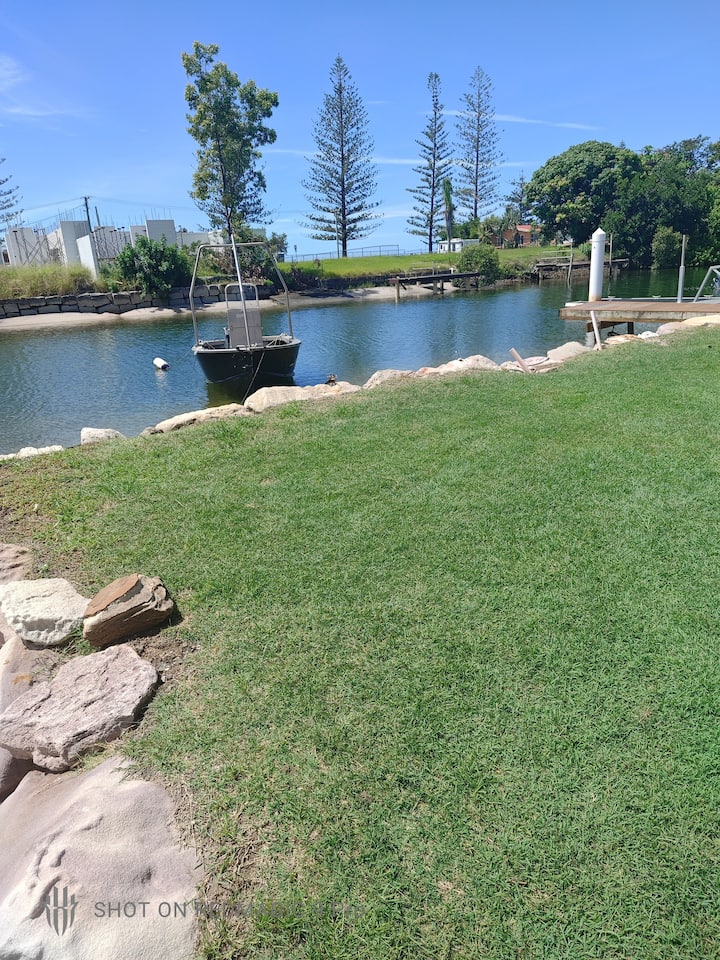 Ultimate Waterfront Beach Pad 2 Beds - Gold Coast
