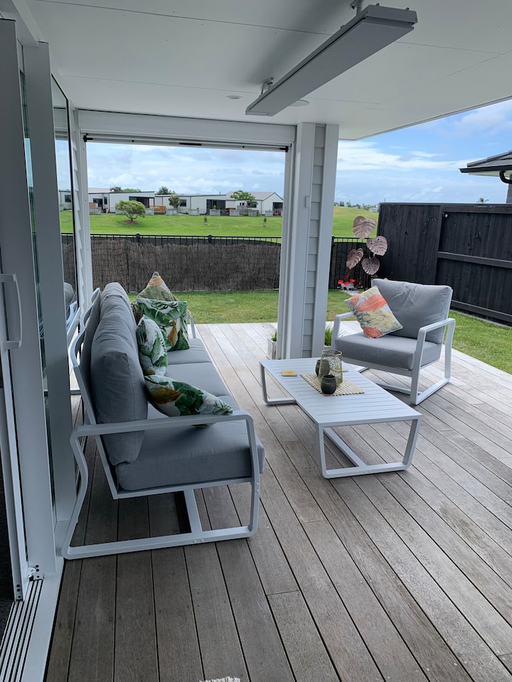Papamoa Paradise Sun, Sand & Style! - Te Puke