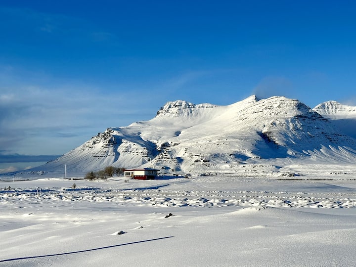 Design Villa With A Large Hot Tub And Amazing View - Izland