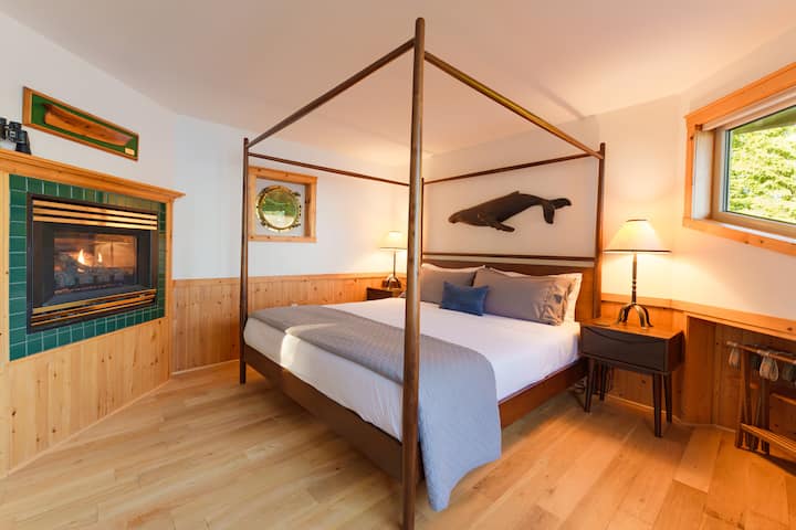 Sitka Suite At Snug Harbour (Oceanfront B&b) - Ucluelet