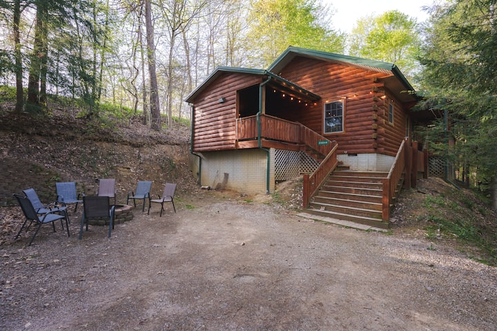 Above The Rest Getaway Cabins - Hocking Hills State Park, OH