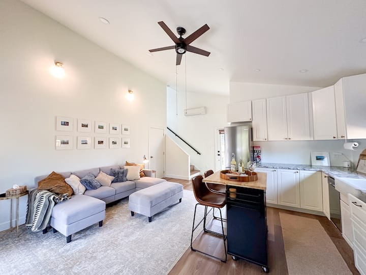 Olympic Foothills Guesthouse; Hvac & Fenced Yard! - ポート・アンジェルス, WA