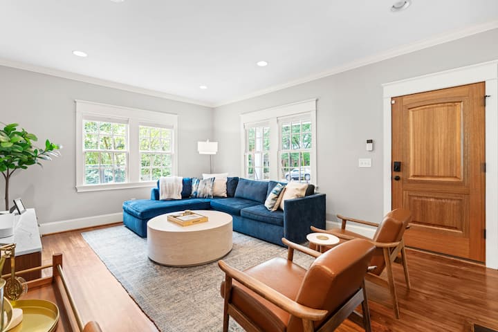 Walk To Unc & Franklin St | Luxury Renovated Home - Chapel Hill, NC