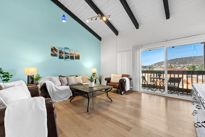 Modern Home, Great Views & Pool - Poway, CA