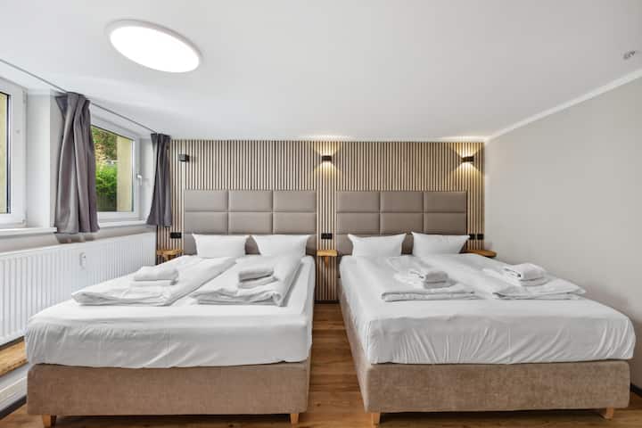 Hotel Comenius - Twin Double Room Basement - 베를린