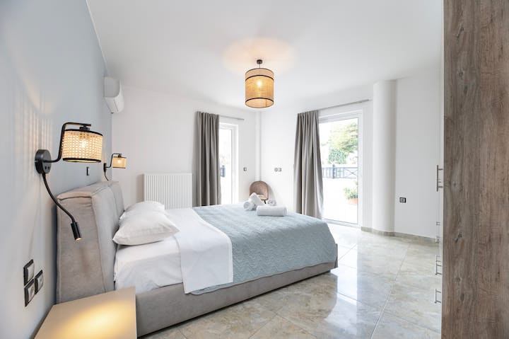 Sea, Sand N' Style La Bella's Port & Beach Retreat - Kos