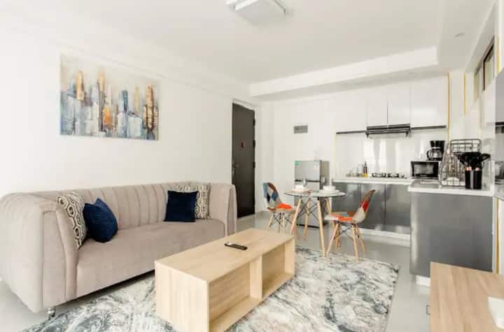 Polished 1br With Gym And Golf Simulator, Kilimani - Nairobi