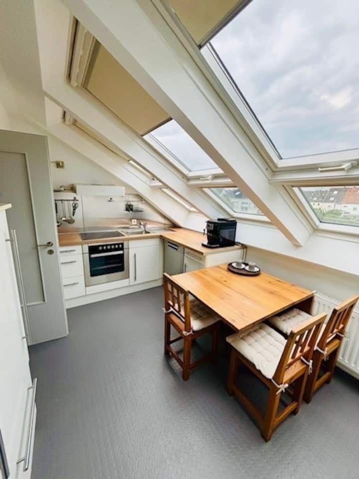 Charmante Dachgeschosswohnung - Leverkusen