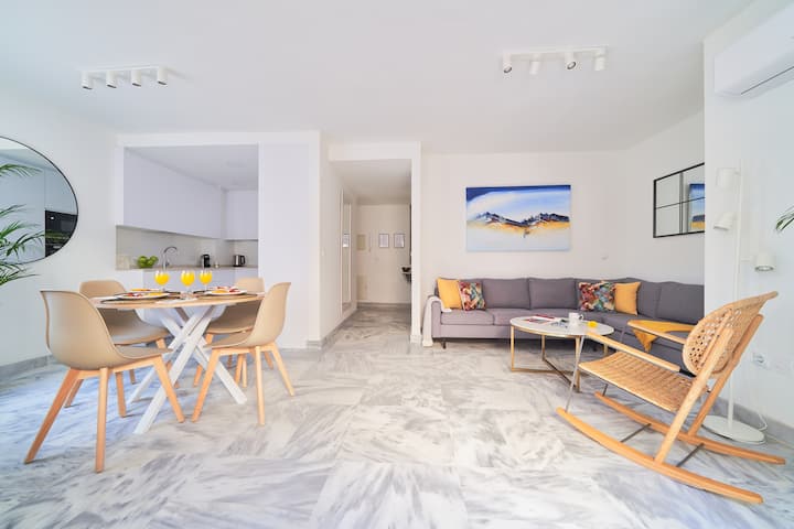 Modern City Centre Apartment| Terrace & Fast Wifi - Malaga