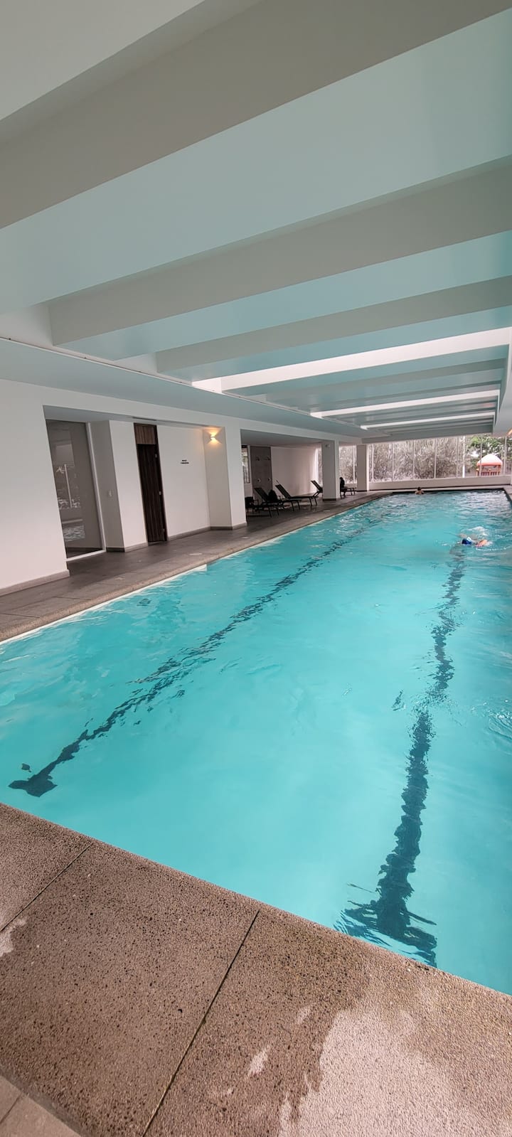 Céntrico, 2 Albercas. Templadas. Sala Con A/a - Guadalajara