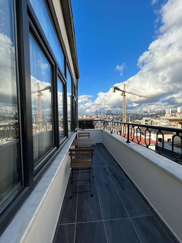 İStiklale Yakın  Balkonlu Deluxe Oda  701 - Estambul